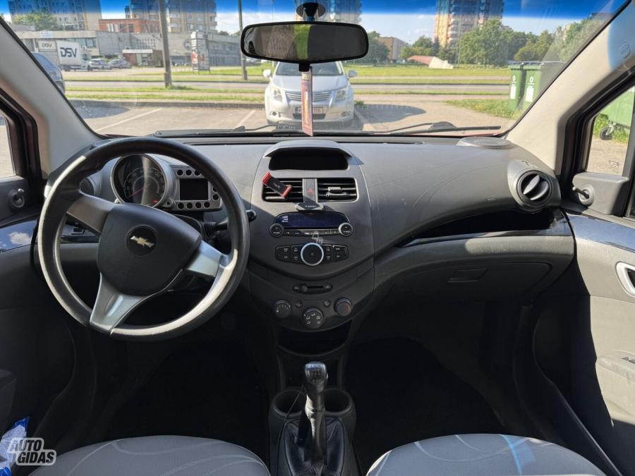 Sarkans Chevrolet Spark 2010 Kauņa, ar dzinēja tilpumu 1.00 L un nobraukumu 242 tūkst. km par 2000 €, foto 10 vietnē AUTOMOTO.COM.LV
