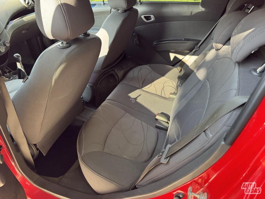 Sarkans Chevrolet Spark 2010 Kauņa, ar dzinēja tilpumu 1.00 L un nobraukumu 242 tūkst. km par 2000 €, foto 13 vietnē AUTOMOTO.COM.LV