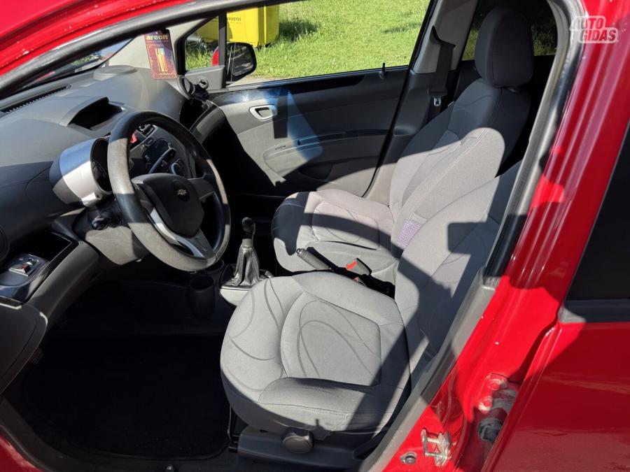 Sarkans Chevrolet Spark 2010 Kauņa, ar dzinēja tilpumu 1.00 L un nobraukumu 242 tūkst. km par 2000 €, foto 14 vietnē AUTOMOTO.COM.LV