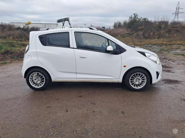 Balts Chevrolet Spark 2011 Viļņa, ar dzinēja tilpumu 1.20 L un nobraukumu 99 tūkst. km par 1700 €, foto 4 vietnē AUTOMOTO.COM.LV