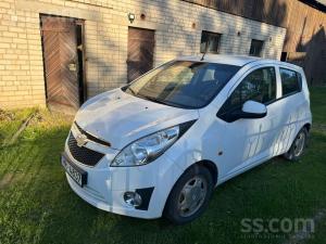 White Chevrolet Spark 2011 in Bauska, with an engine capacity of 1.00 L and mileage of 123 thousand km for 1650 €, photo 3 on AUTOMOTO.COM.LV