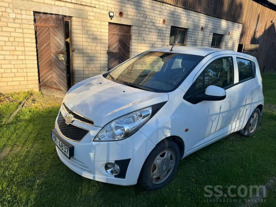 White Chevrolet Spark 2011 in Bauska, with an engine capacity of 1.00 L and mileage of 123 thousand km for 1650 €, photo 3 on AUTOMOTO.COM.LV