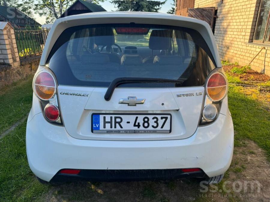 White Chevrolet Spark 2011 in Bauska, with an engine capacity of 1.00 L and mileage of 123 thousand km for 1650 €, photo 5 on AUTOMOTO.COM.LV