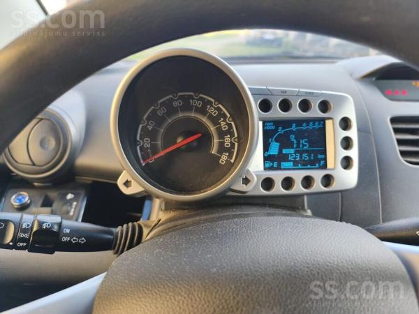 White Chevrolet Spark 2011 in Bauska, with an engine capacity of 1.00 L and mileage of 123 thousand km for 1650 €, photo 5 on AUTOMOTO.COM.LV
