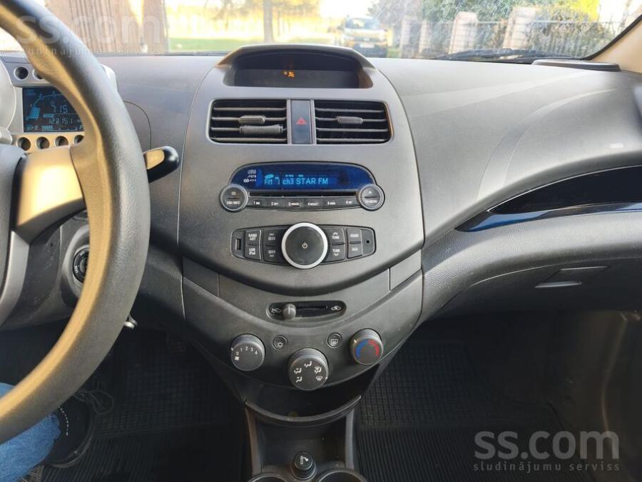 White Chevrolet Spark 2011 in Bauska, with an engine capacity of 1.00 L and mileage of 123 thousand km for 1650 €, photo 10 on AUTOMOTO.COM.LV