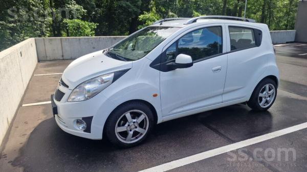 White Chevrolet Spark 2011 in Riga, with an engine capacity of 1.00 L and mileage of 148 thousand km for 2300 €, photo 1 on AUTOMOTO.COM.LV