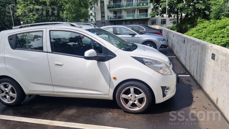 White Chevrolet Spark 2011 in Riga, with an engine capacity of 1.00 L and mileage of 148 thousand km for 2300 €, photo 6 on AUTOMOTO.COM.LV