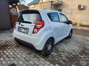 White Chevrolet Spark 2013 in Vilnius, with an engine capacity of 1.00 L and mileage of 136 thousand km for 1400 €, photo 3 on AUTOMOTO.COM.LV