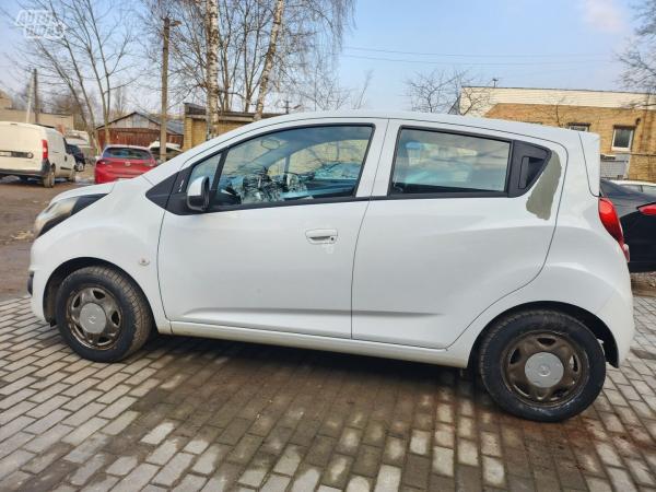 Balts Chevrolet Spark 2013 Viļņa, ar dzinēja tilpumu 1.00 L un nobraukumu 136 tūkst. km par 1400 €, foto 5 vietnē AUTOMOTO.COM.LV