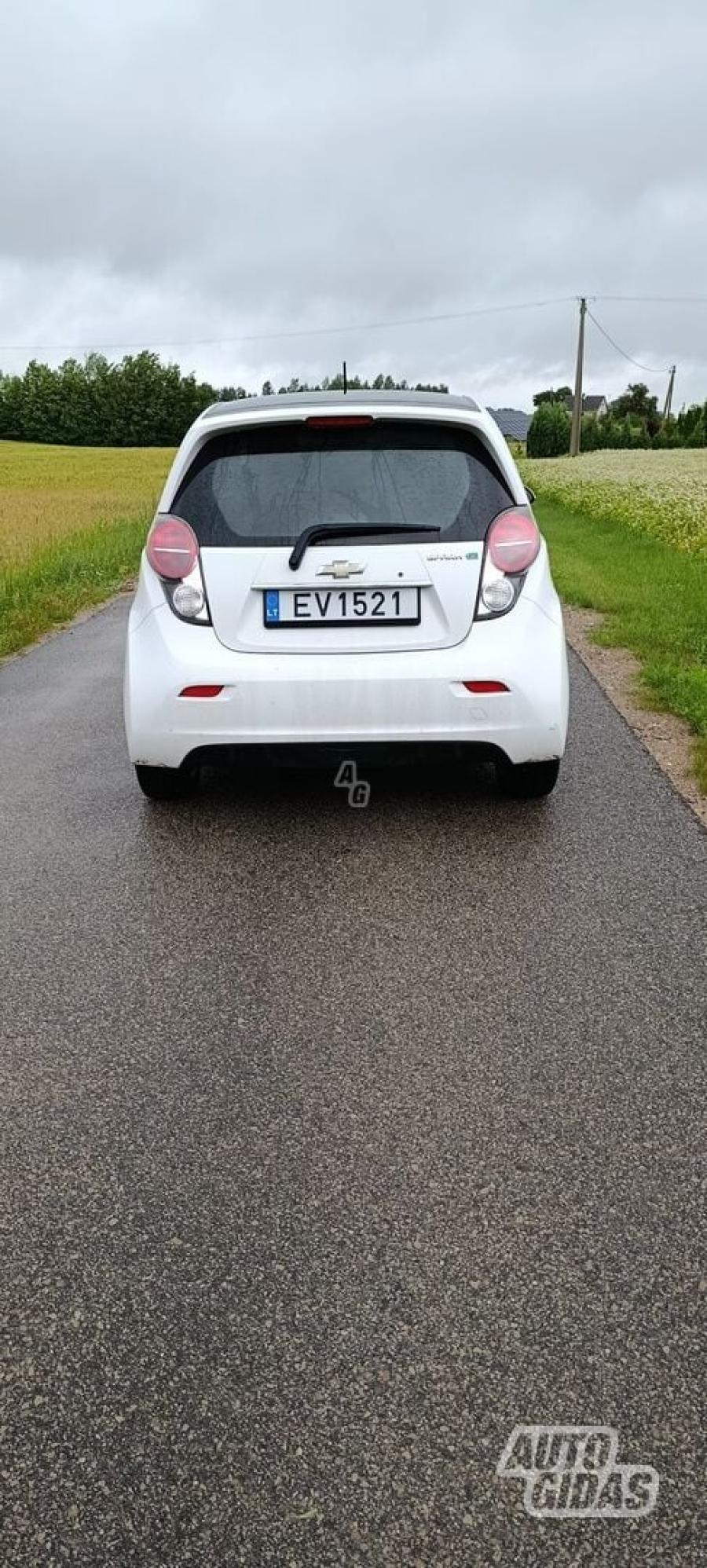 White Chevrolet Spark 2014 in Alytus, with an engine capacity of 0.00 L and mileage of 127 thousand km for 3500 €, photo 4 on AUTOMOTO.COM.LV