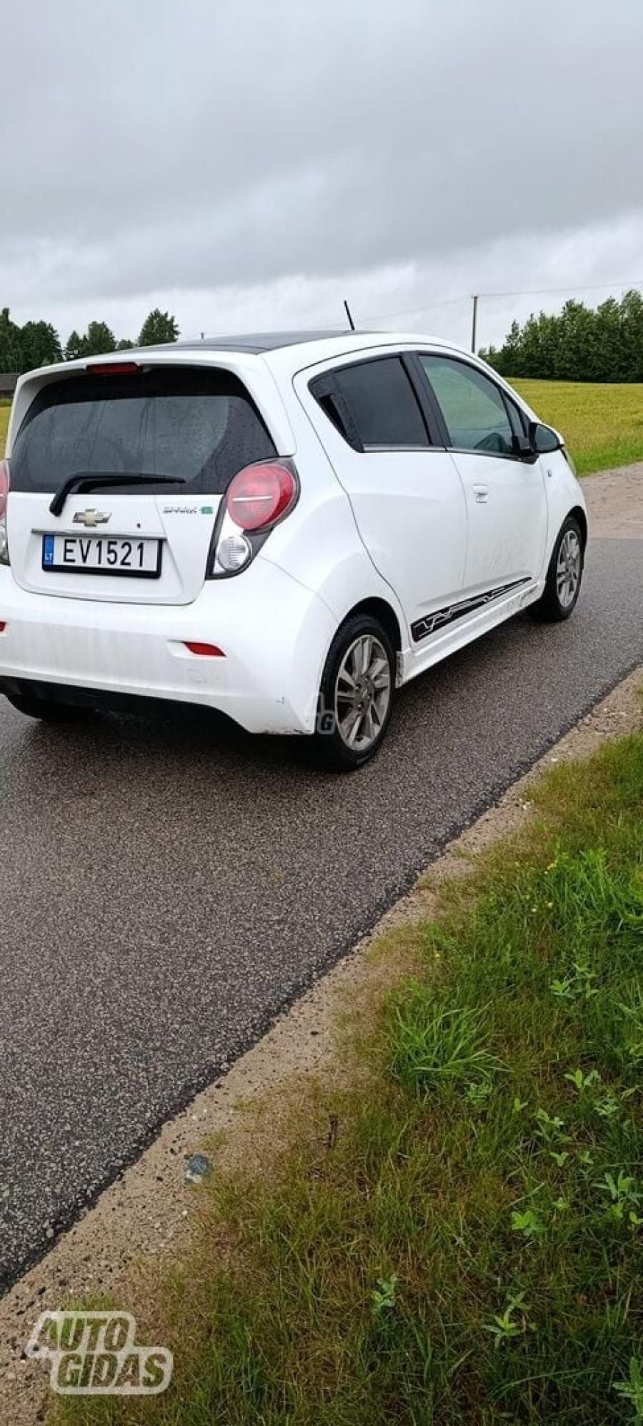 White Chevrolet Spark 2014 in Alytus, with an engine capacity of 0.00 L and mileage of 127 thousand km for 3500 €, photo 5 on AUTOMOTO.COM.LV