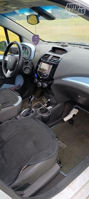 White Chevrolet Spark 2014 in Alytus, with an engine capacity of 0.00 L and mileage of 127 thousand km for 3500 €, photo 10 on AUTOMOTO.COM.LV