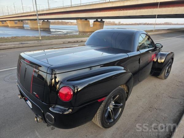 Melns Chevrolet SSR 2004 Rīga, ar dzinēja tilpumu 5.30 L un nobraukumu 180 tūkst. km par 25000 €, foto 1 vietnē AUTOMOTO.COM.LV