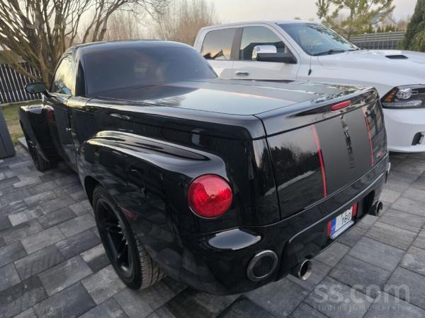 Melns Chevrolet SSR 2004 Rīga, ar dzinēja tilpumu 5.30 L un nobraukumu 180 tūkst. km par 25000 €, foto 3 vietnē AUTOMOTO.COM.LV
