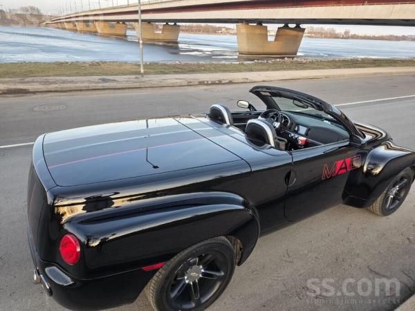 Black Chevrolet SSR 2004 in Riga, with an engine capacity of 5.30 L and mileage of 180 thousand km for 25000 €, photo 7 on AUTOMOTO.COM.LV