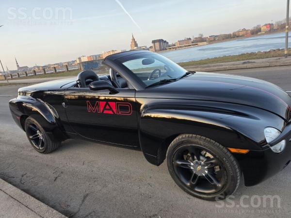 Black Chevrolet SSR 2004 in Riga, with an engine capacity of 5.30 L and mileage of 180 thousand km for 25000 €, photo 10 on AUTOMOTO.COM.LV