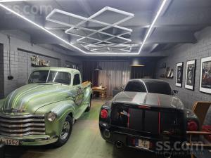 Black Chevrolet SSR 2004 in Riga, with an engine capacity of 5.30 L and mileage of 180 thousand km for 25000 €, photo 1 on AUTOMOTO.COM.LV