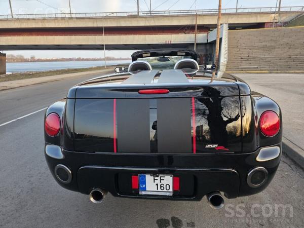 Chevrolet SSR 2004 in Riga on AUTOMOTO.COM.LV Black Chevrolet SSR 2004 in Riga, with an engine capacity of 5.30 L and mileage of 180 thousand km for 25000 €, photo 7 on AUTOMOTO.COM.LV