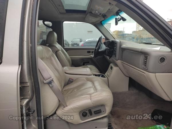 Beige Chevrolet Suburban 2000 in Tallinn, with an engine capacity of 5.30 L and mileage of 209 thousand km for 2999 €, photo 11 on AUTOMOTO.COM.LV
