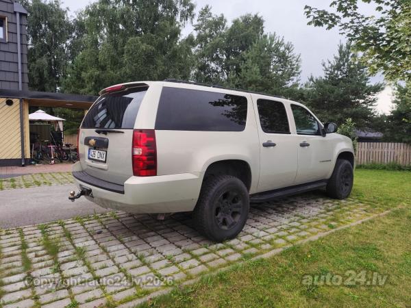 Beige Chevrolet Suburban 2006 in Tallinn, with an engine capacity of 5.30 L and mileage of 257 thousand km for 12000 €, photo 4 on AUTOMOTO.COM.LV