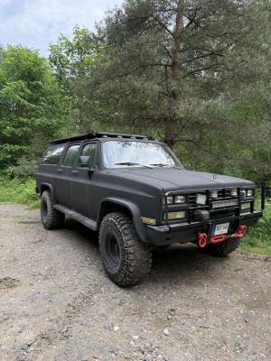 Melns Chevrolet Suburban 1989 Kauņa, ar dzinēja tilpumu 6.50 L un nobraukumu 38 tūkst. km par 14999 €, foto  vietnē AUTOMOTO.COM.LV