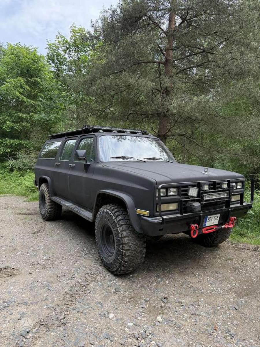 Melns Chevrolet Suburban 1989 Kauņa, ar dzinēja tilpumu 6.50 L un nobraukumu 38 tūkst. km par 14999 €, foto 1 vietnē AUTOMOTO.COM.LV