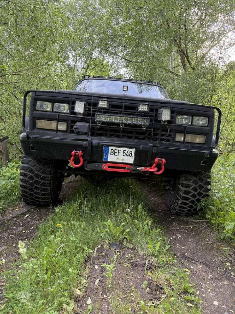 Melns Chevrolet Suburban 1989 Kauņa, ar dzinēja tilpumu 6.50 L un nobraukumu 38 tūkst. km par 14999 €, foto 4 vietnē AUTOMOTO.COM.LV