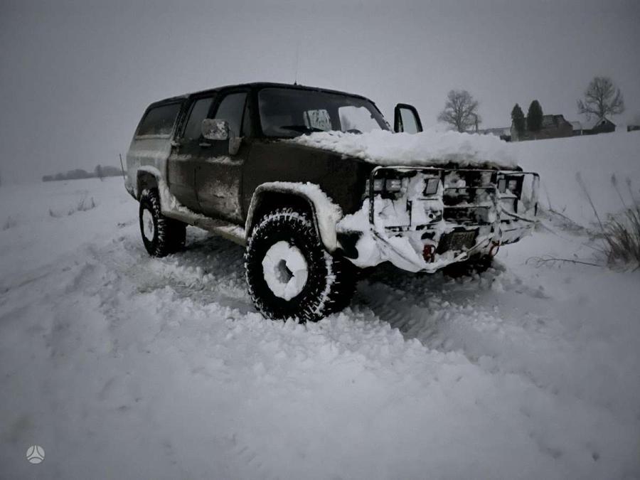 Melns Chevrolet Suburban 1989 Kauņa, ar dzinēja tilpumu 6.50 L un nobraukumu 38 tūkst. km par 14999 €, foto 6 vietnē AUTOMOTO.COM.LV