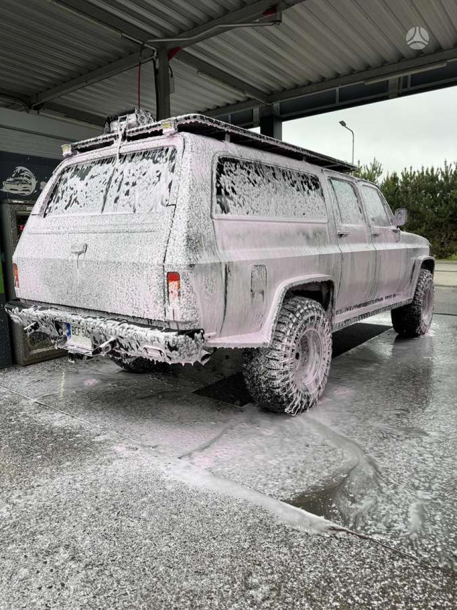 Melns Chevrolet Suburban 1989 Kauņa, ar dzinēja tilpumu 6.50 L un nobraukumu 38 tūkst. km par 14999 €, foto 9 vietnē AUTOMOTO.COM.LV