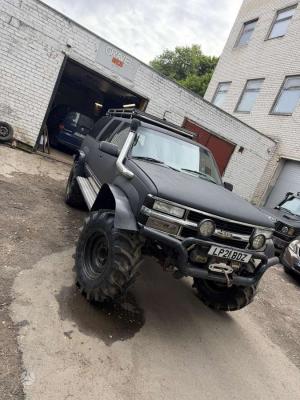 Black Chevrolet Suburban 1995 in Kaunas, with an engine capacity of 6.50 L and mileage of 160 thousand km for 19000 €, photo 3 on AUTOMOTO.COM.LV