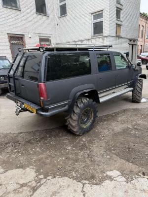 Black Chevrolet Suburban 1995 in Kaunas, with an engine capacity of 6.50 L and mileage of 160 thousand km for 19000 €, photo 5 on AUTOMOTO.COM.LV