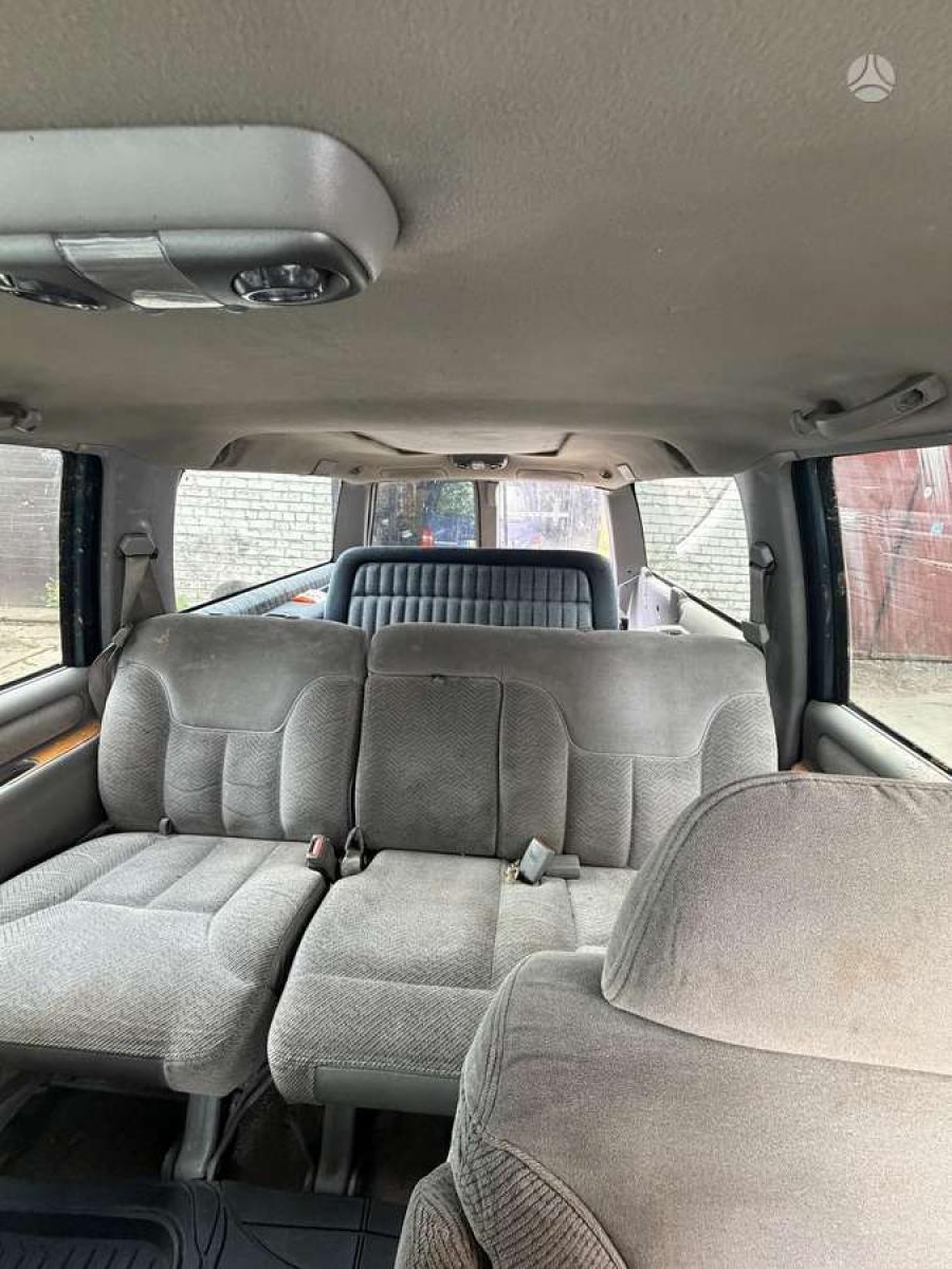 Black Chevrolet Suburban 1995 in Kaunas, with an engine capacity of 6.50 L and mileage of 160 thousand km for 19000 €, photo 10 on AUTOMOTO.COM.LV