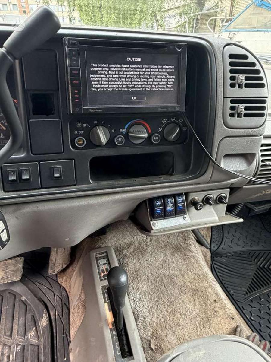 Black Chevrolet Suburban 1995 in Kaunas, with an engine capacity of 6.50 L and mileage of 160 thousand km for 19000 €, photo 11 on AUTOMOTO.COM.LV