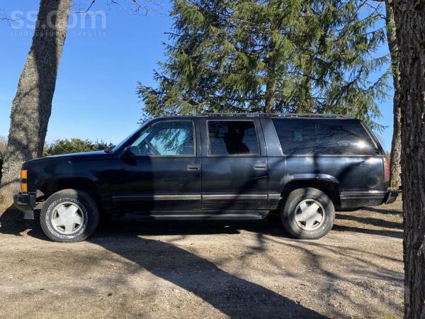 Melns Chevrolet Suburban 1998 Cēsis, ar dzinēja tilpumu 5.70 L un nobraukumu 306 tūkst. km par 2800 €, foto 2 vietnē AUTOMOTO.COM.LV