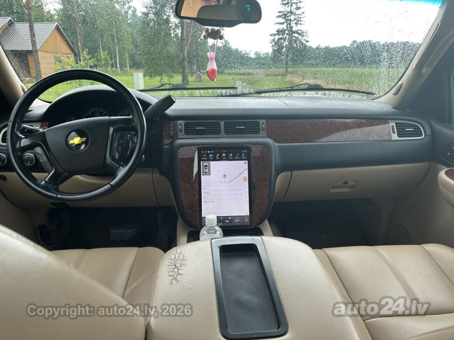 Black Chevrolet Suburban 2008 in Tallinn, with an engine capacity of 5.30 L and mileage of 334 thousand km for 13000 €, photo 15 on AUTOMOTO.COM.LV