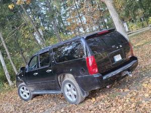 Melns Chevrolet Suburban 2011 Telšiai, ar dzinēja tilpumu 5.30 L un nobraukumu 315 tūkst. km par 12000 €, foto 21 vietnē AUTOMOTO.COM.LV