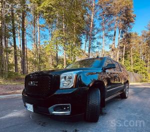 Melns Chevrolet Suburban 2016 Rīga, ar dzinēja tilpumu 6.20 L un nobraukumu 290 tūkst. km par 22500 €, foto  vietnē AUTOMOTO.COM.LV