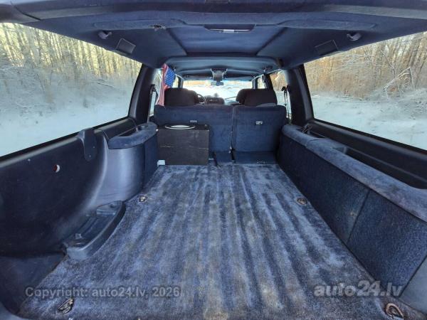 Blue Chevrolet Suburban 1996 in Tartu, with an engine capacity of 6.50 L and mileage of 0 thousand km for 11000 €, photo 11 on AUTOMOTO.COM.LV