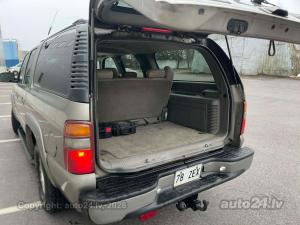 Brown Chevrolet Suburban 2000 in Tallinn, with an engine capacity of 5.30 L and mileage of 200 thousand km for 7000 €, photo 12 on AUTOMOTO.COM.LV