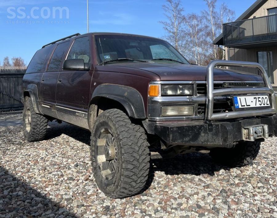 Chevrolet Suburban 1996 in Liepaja, with an engine capacity of 6.50 L and mileage of 315 thousand km for 5500 €, photo 2 on AUTOMOTO.COM.LV