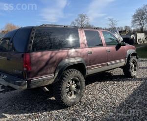 Chevrolet Suburban 1996 in Liepaja, with an engine capacity of 6.50 L and mileage of 315 thousand km for 5500 €, photo 4 on AUTOMOTO.COM.LV