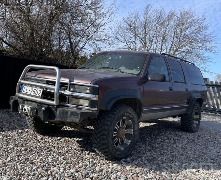 Chevrolet Suburban 1996 in Liepaja, with an engine capacity of 6.50 L and mileage of 315 thousand km for 5500 €, photo 5 on AUTOMOTO.COM.LV