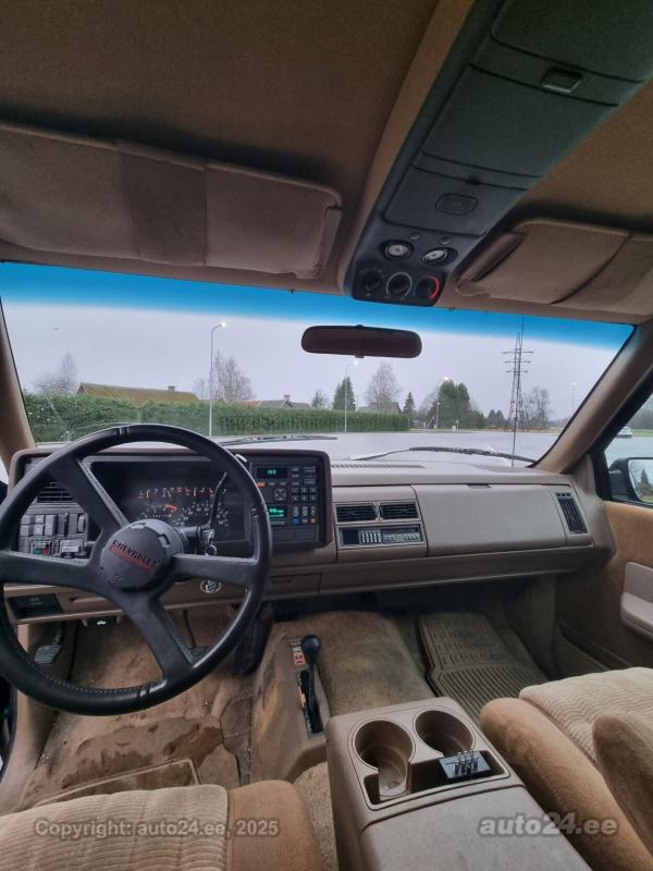 Zaļš Chevrolet Suburban 1993 Tallina, ar dzinēja tilpumu 5.70 L un nobraukumu 0 tūkst. km par 7750 €, foto 11 vietnē AUTOMOTO.COM.LV