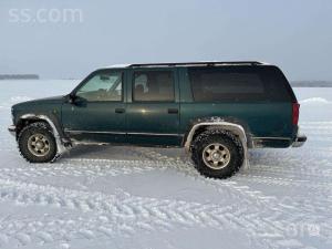 Green Chevrolet Suburban 1997 in Daugavpils, with an engine capacity of 6.44 L and mileage of 353 thousand km for 6500 €, photo  on AUTOMOTO.COM.LV