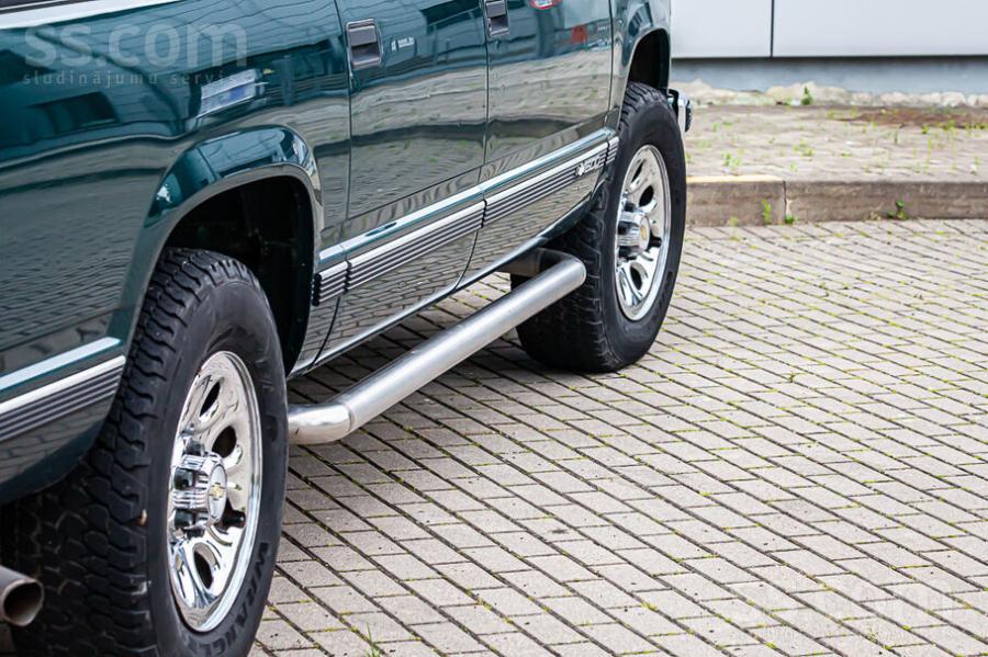 Green Chevrolet Suburban 1997 in Tukums, with an engine capacity of 5.70 L and mileage of 270 thousand km for 10000 €, photo 6 on AUTOMOTO.COM.LV
