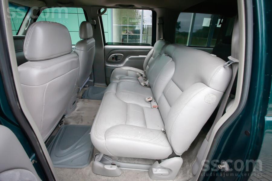 Green Chevrolet Suburban 1997 in Tukums, with an engine capacity of 5.70 L and mileage of 270 thousand km for 10000 €, photo 18 on AUTOMOTO.COM.LV