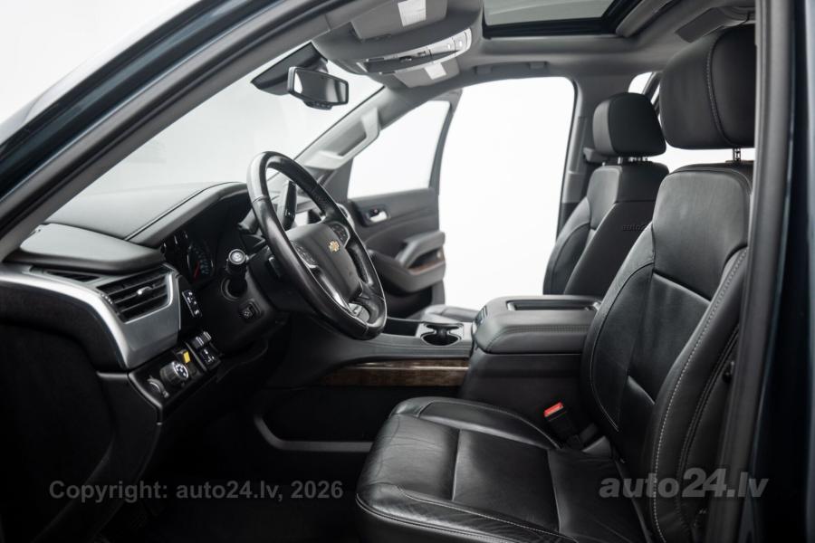 Grey Chevrolet Suburban 2020 in Tallinn, with an engine capacity of 5.30 L and mileage of 105 thousand km for 29999 €, photo 8 on AUTOMOTO.COM.LV