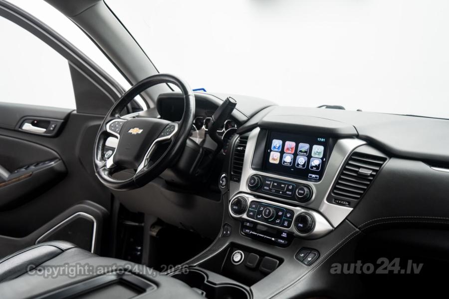 Grey Chevrolet Suburban 2020 in Tallinn, with an engine capacity of 5.30 L and mileage of 105 thousand km for 29999 €, photo 13 on AUTOMOTO.COM.LV
