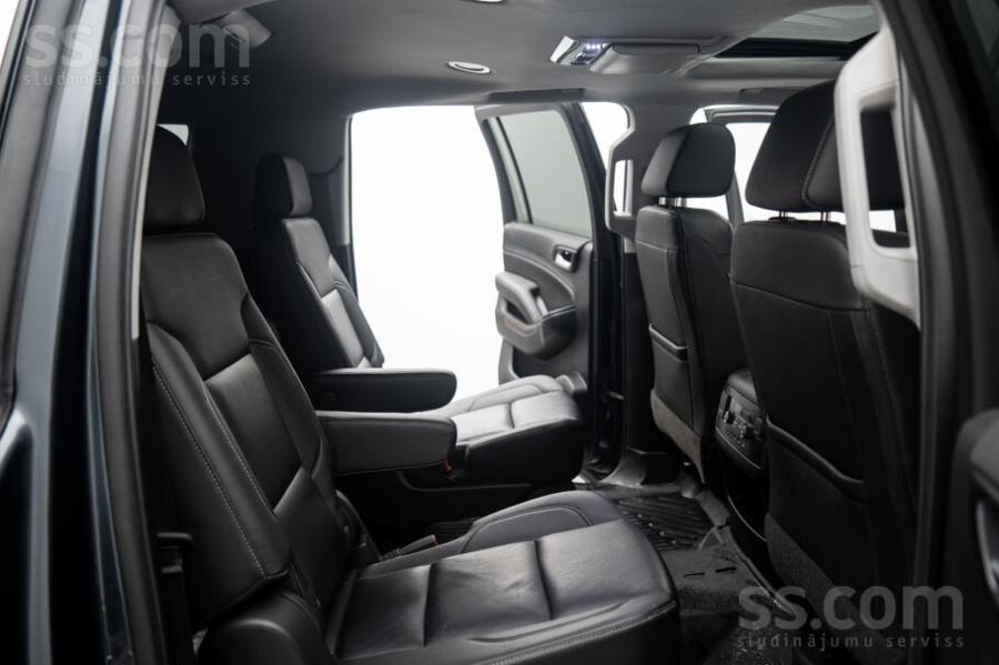 Grey Chevrolet Suburban 2020 in Tallinn, with an engine capacity of 5.30 L and mileage of 105 thousand km for 29999 €, photo 11 on AUTOMOTO.COM.LV