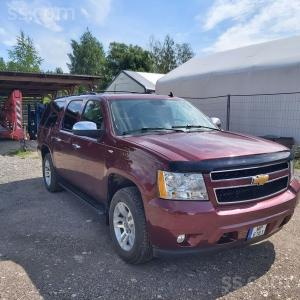 Sarkans Chevrolet Suburban 2008 Ogre, ar dzinēja tilpumu 5.30 L un nobraukumu 306 tūkst. km par 14500 €, foto 2 vietnē AUTOMOTO.COM.LV